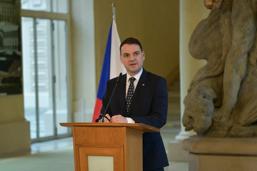 Vícecenný projev ministra zahraničí: Vtipný Kupka setřel Macinku