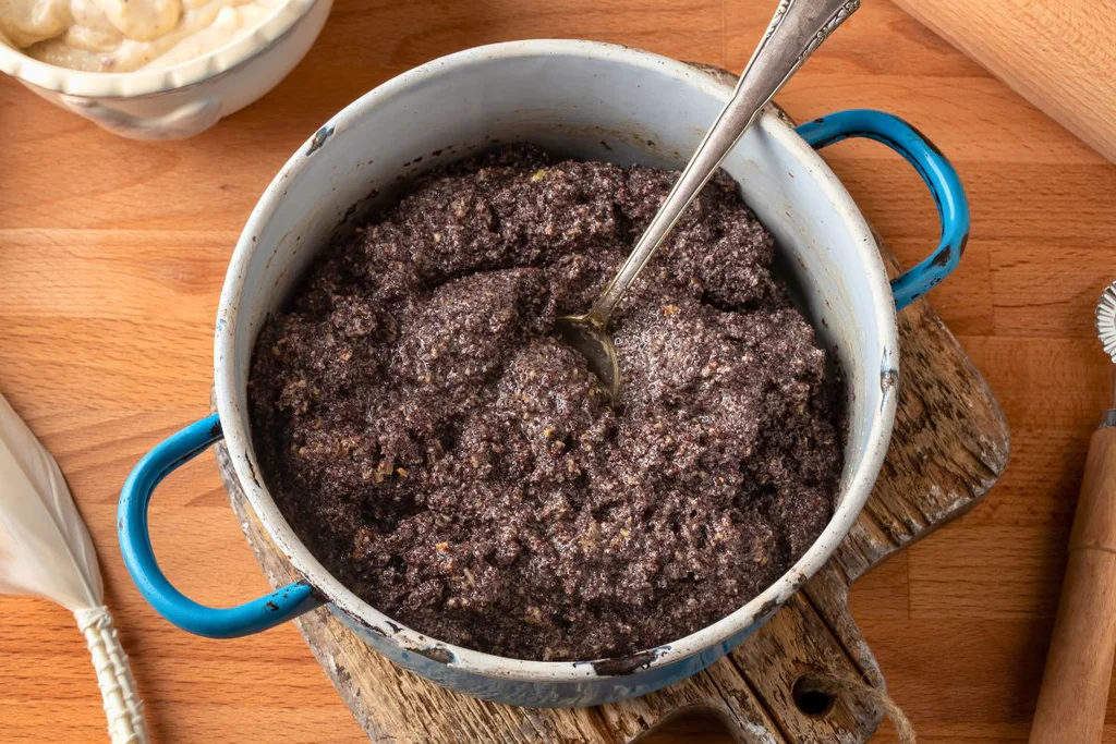 Upečte si ke snídani nebo svačině čerstvé pruhované plněné rohlíky