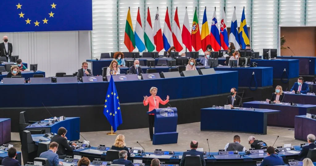 Největší automobilka světa podepsala úmrtní list elektromobilům: EU ...