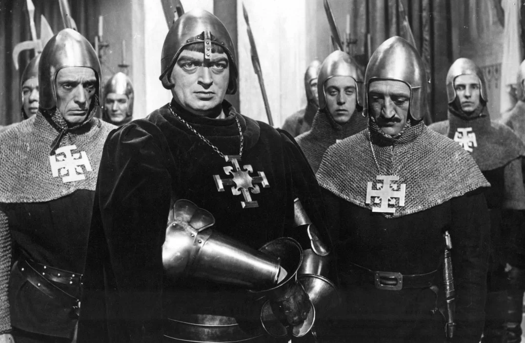 Odstraněný incest a trvalé následky z maskérny. Princezna se zlatou ...