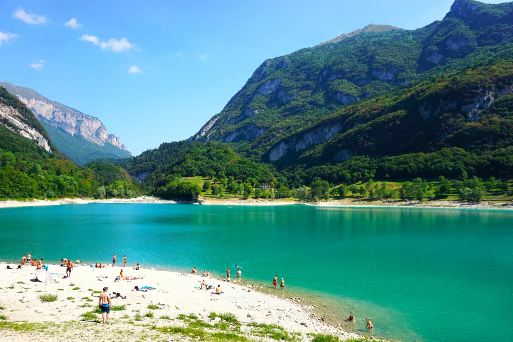 Tohle je nejkrásnější jezero v Evropě a Češi ho téměř neznají. Němci ho ...